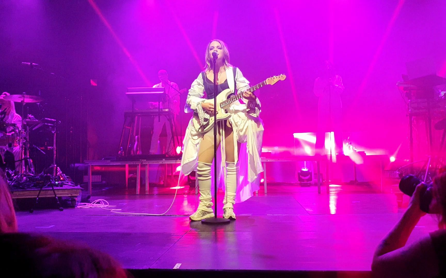 【Tove Styrke】「Show Me Love」Live At Popaganda现场_哔哩哔哩_bilibili