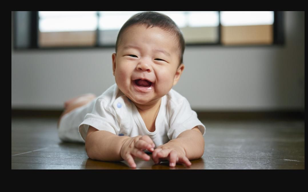 六个月婴儿对比正常和迟缓运动发育 6 Month Old Baby Typical & Atypical Development Side ...