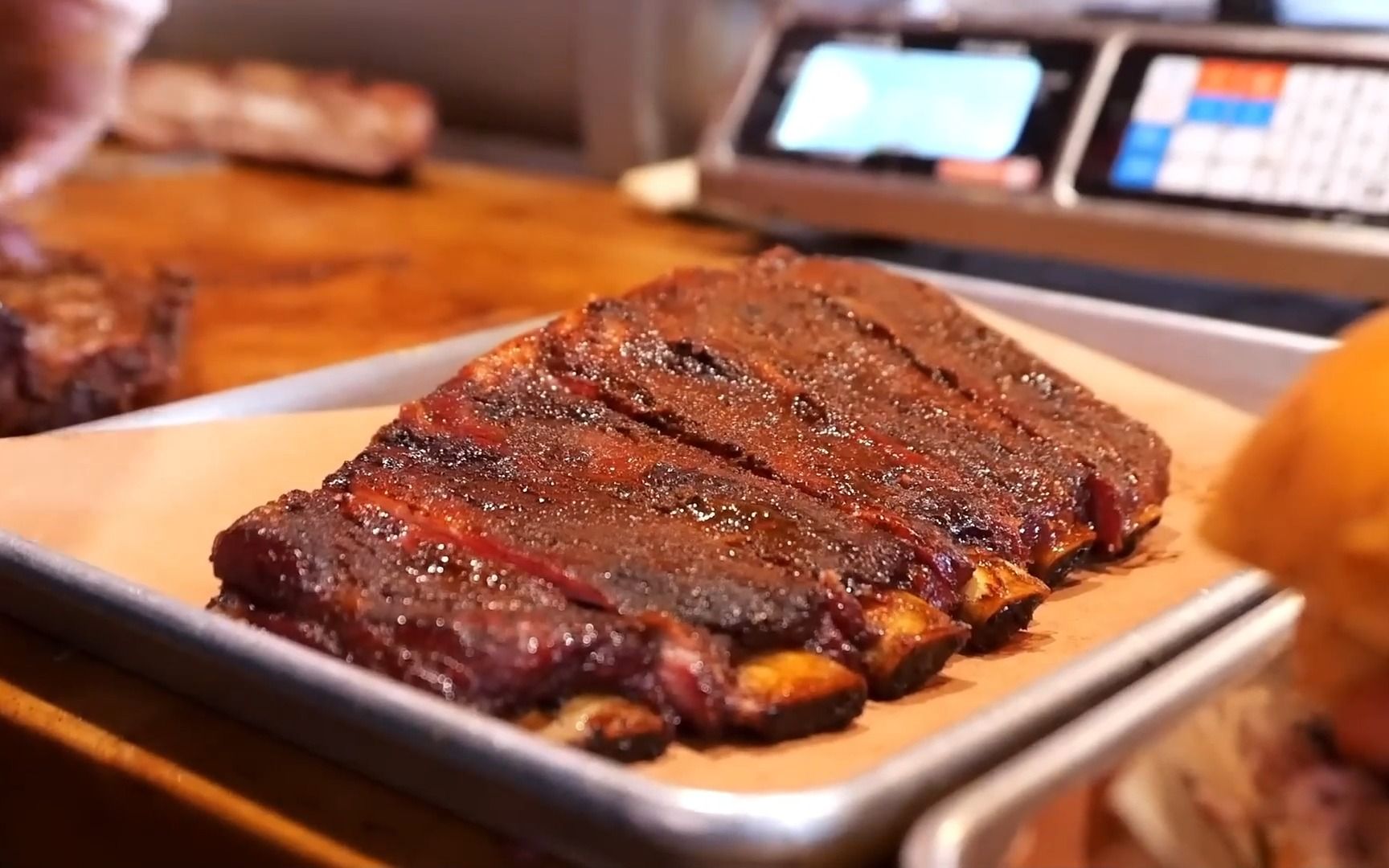 美式BBQ，深夜刷到的朋友们，就真的芭比Q了-MrClarence-店内播放-哔哩哔哩视频