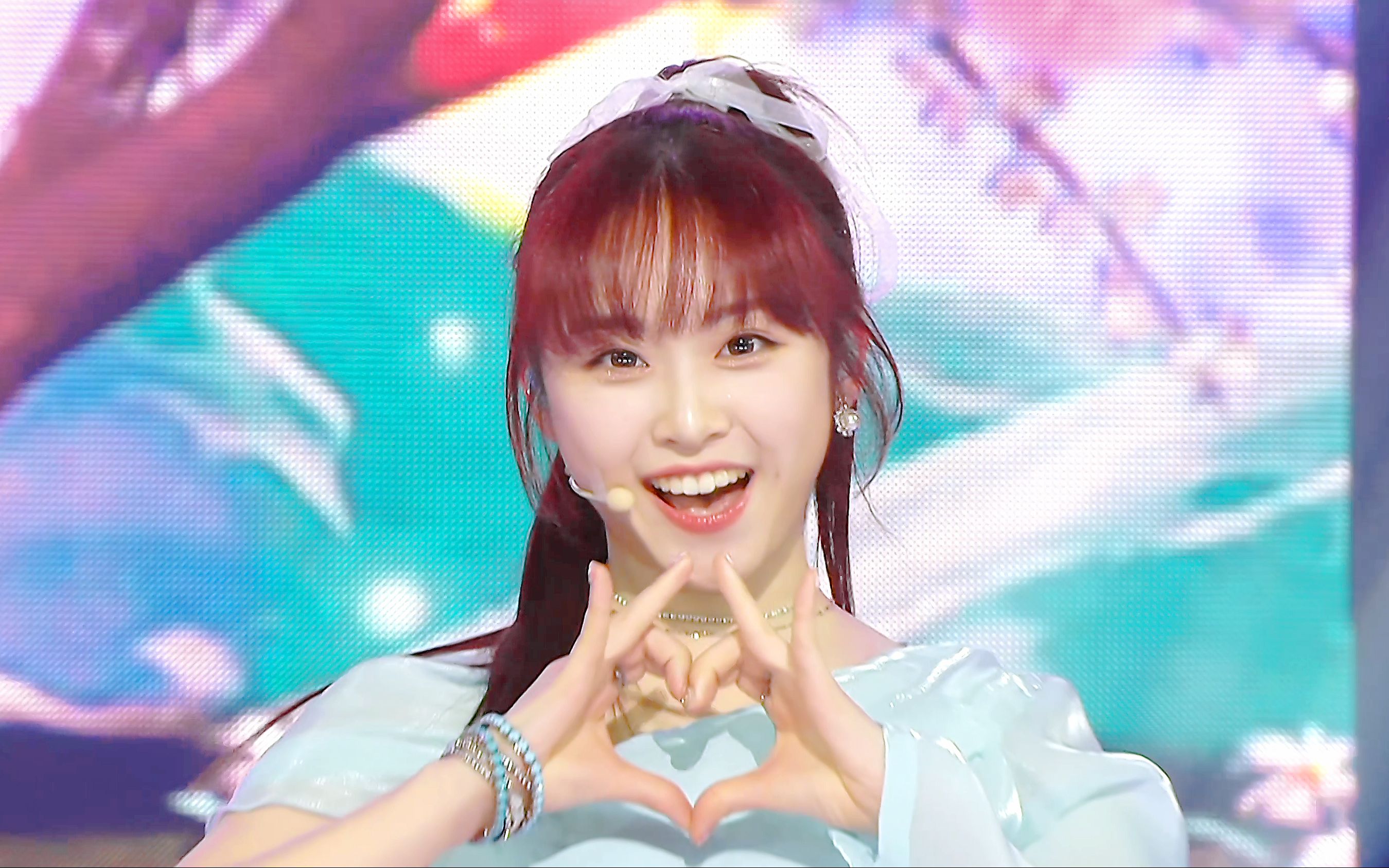 【ILY:1】穿床单打歌! 220410《Love in Bloom》出道舞台 人歌4K超高清现场_哔哩哔哩_bilibili