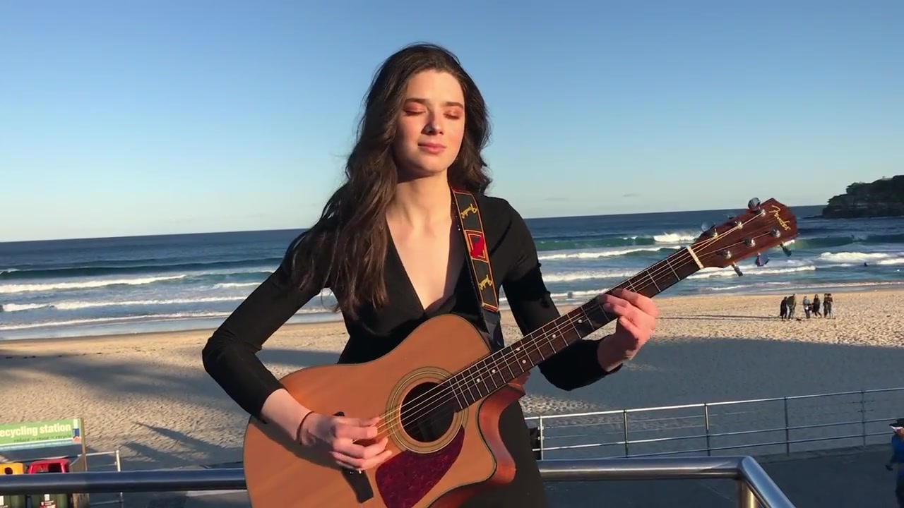 【Tash Wolf】你们要的小美女来海边弹琴啦！ - 视频下载 Video Downloader