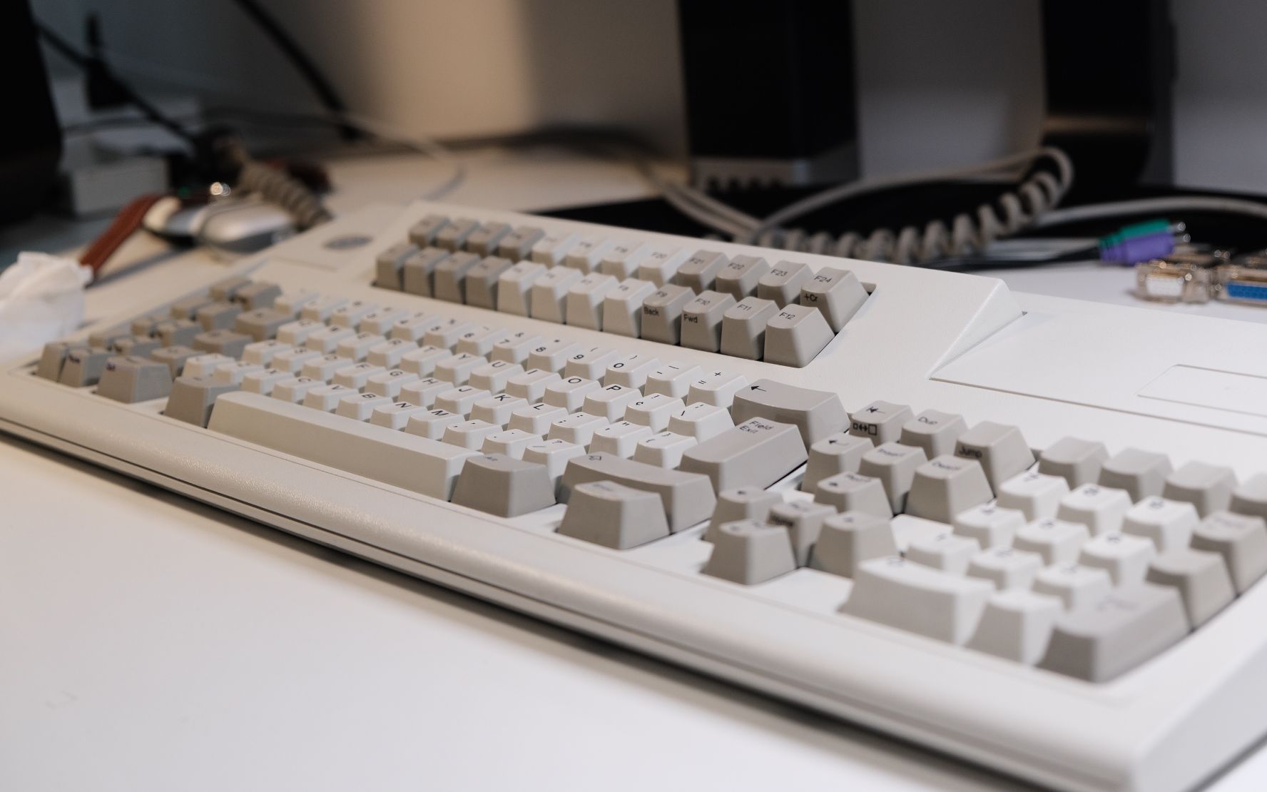 【趣物·怀旧志】在这把薄膜键盘面前，机械键盘都得爬——IBM MODEL M 122 屈蹲弹簧键盘review_哔哩哔哩_bilibili