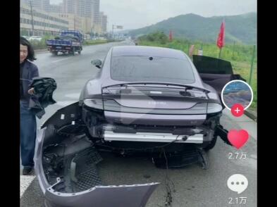 小米su7质量太好了 车主过水速度不能超过8～10km/h - 哔哩哔哩