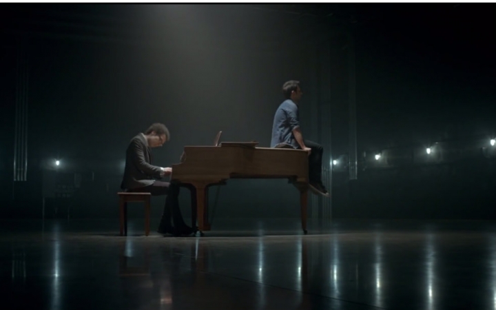 Say Something 【MV】（中英字幕）_哔哩哔哩_bilibili