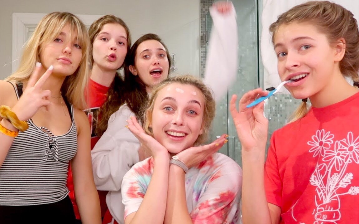 【emma chamberlain】高中生up主大聚会 vlog | ONE BIG YOUTUBE SLEEPOVER - 视频Video