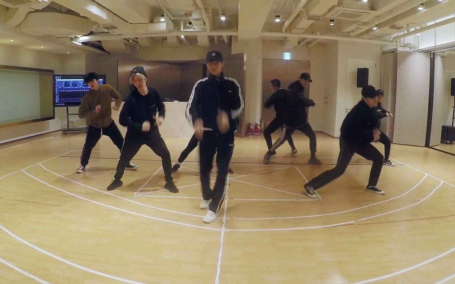 【EXO】Electric Kiss Dance Practice（舞蹈室版本！！）_哔哩哔哩_bilibili