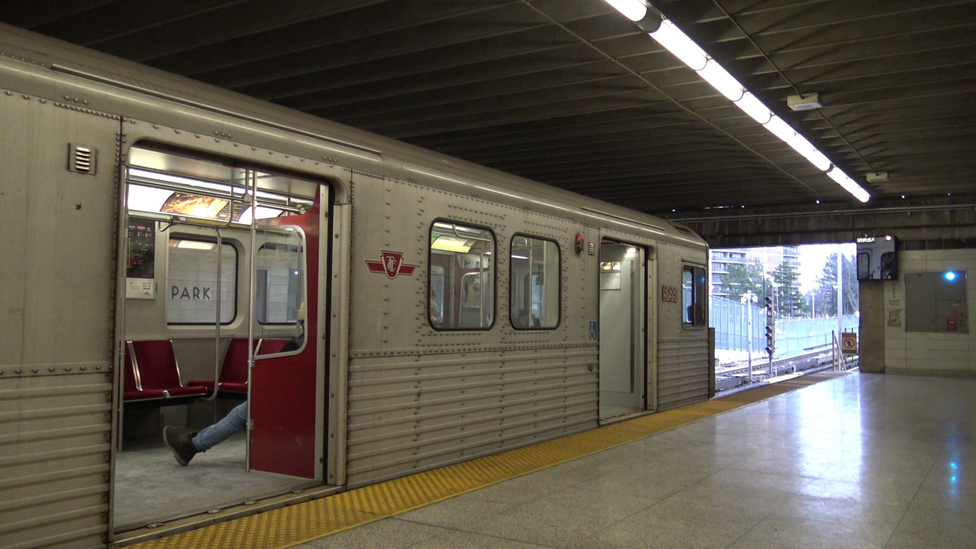 【4K】多変調GTO-VVVFサウンド! トロント市交通局Tシリーズ (AEG製GTO-VVVF) 到着・発車シーン集+車内映像付き走行音 ...