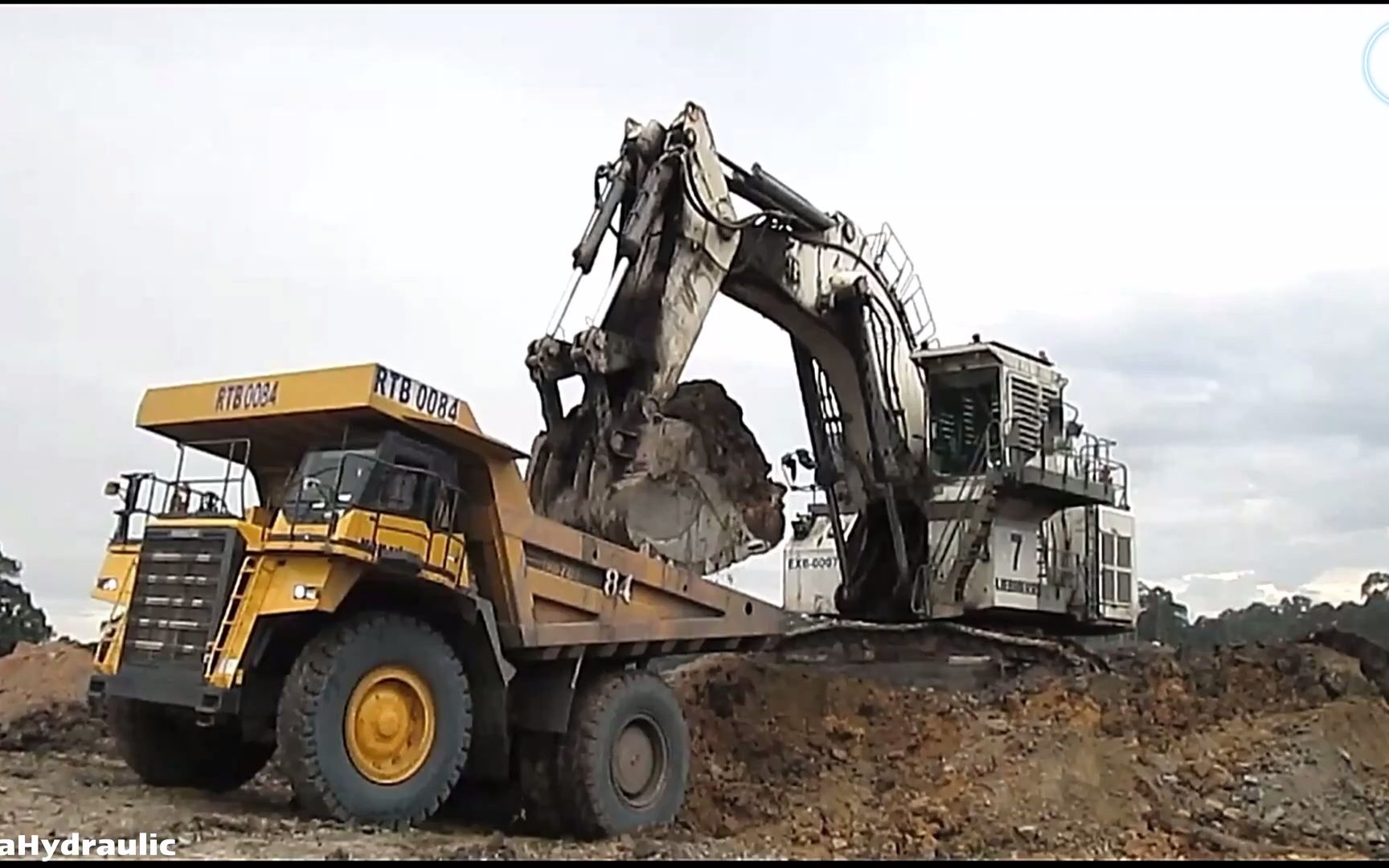 利勃海尔 R9250 液压挖掘机装载卡车和规格_哔哩哔哩_bilibili