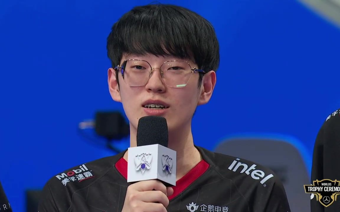 SKT的队宠小学弟，faker 应该是多么希望可以和scout 对一次线～