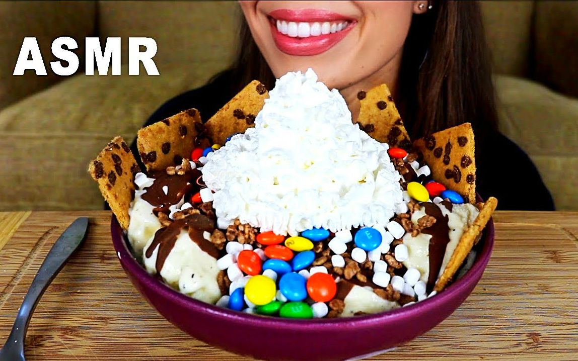 Megan McCullom ☆ 丰盛巧克力冰淇淋圣代 食音咀嚼音（新）_哔哩哔哩_bilibili