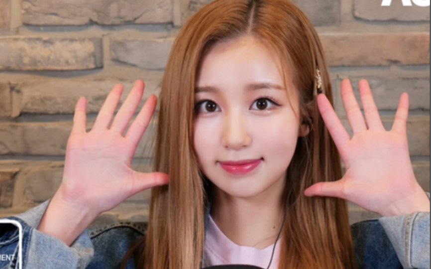 【woo!ah!】中字wooah成员sora的第一次[Catch the Stars]念歌词(日文版)_哔哩哔哩_bilibili