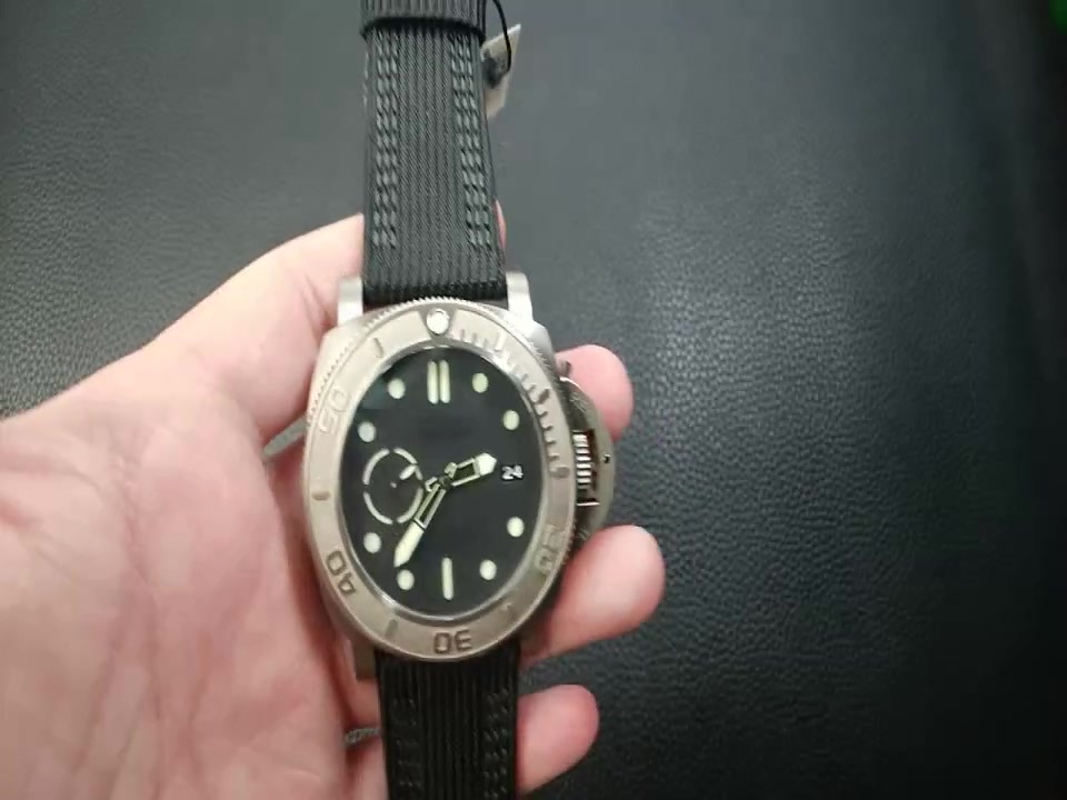 【迈本评测】如何分辨假表，VS沛纳海潜行系列新款PAM984，健身达人不可或缺的时尚利器，PAM00984，复刻表讲解测评！_哔哩哔哩 (゜ ...