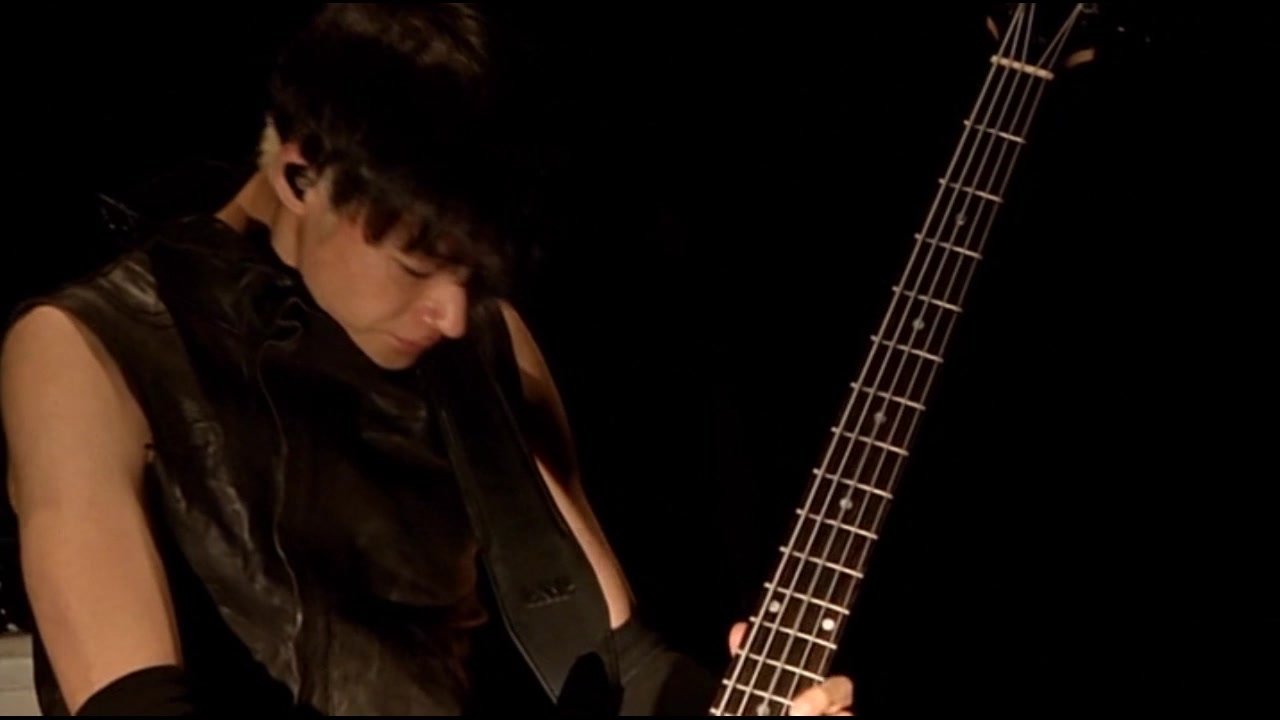 【Toshiya】Macabre Toshiya bass solo (clips)---Fan video_哔哩哔哩 (゜-゜)つロ 干杯 ...