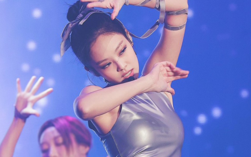 JENNIE最新SOLO曲首次亮相演唱会-小星球耶耶耶-歌歌-哔哩哔哩视频