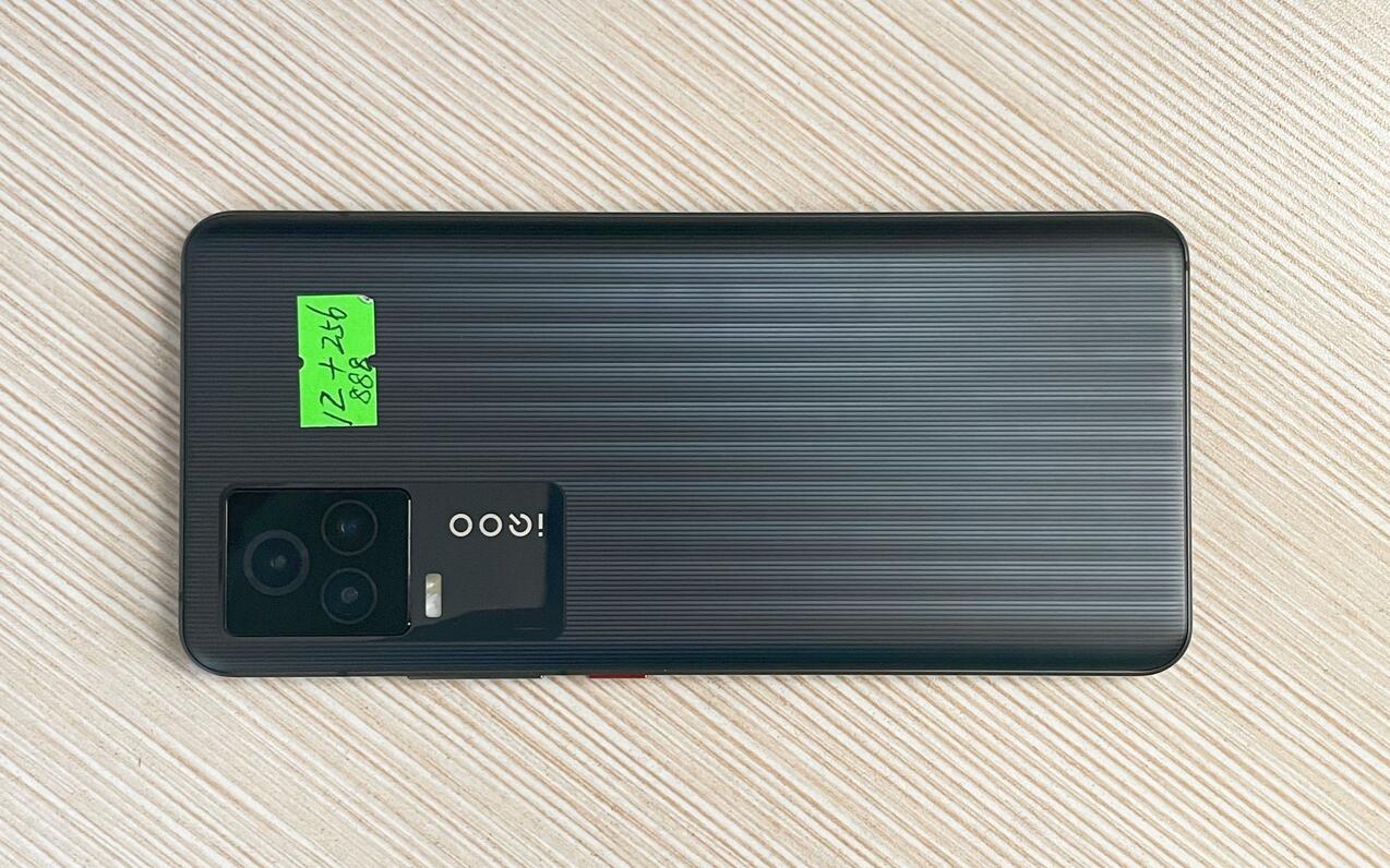 花2399买了部iQOO 7，骁龙888+120W+压感屏，玩游戏真香！ - 哔哩哔哩