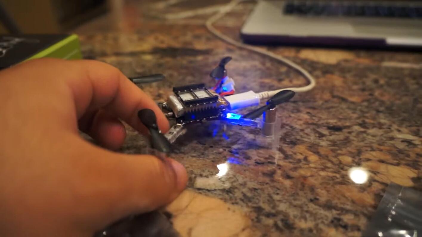 【硬核测评】Crazyflie 2.1：27克的开源无人机，如何玩转机器人研究？ - 哔哩哔哩