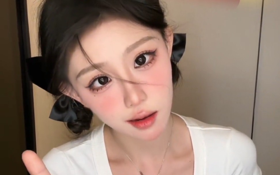 Yeli Kovalenko的变装秀