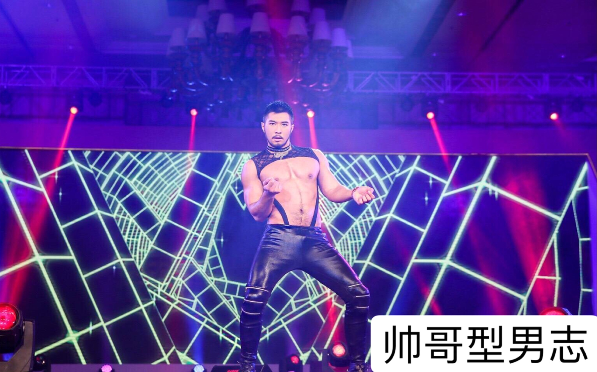 GOGO-BOY肌肉男模Dino原来是舞蹈老师！跳起舞来性感撩人！_哔哩哔哩 (゜-゜)つロ 干杯~-bilibili