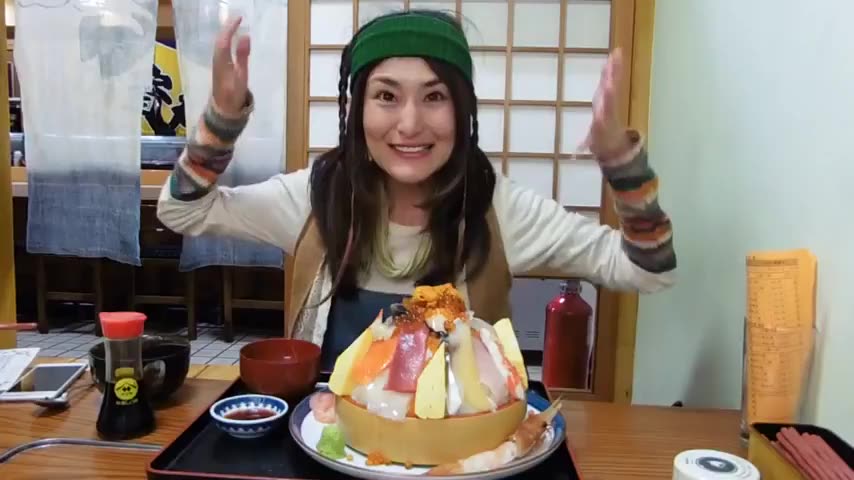 日本大胃女王-安吉拉佐藤angela sato【北海道超大海鲜丼挑战】_哔哩哔哩_bilibili