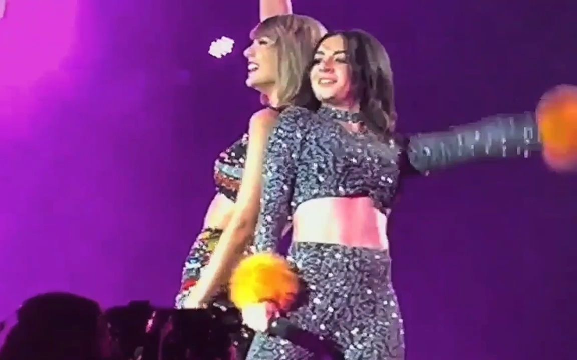 Taylor Swift & Charli XCX - Boom Clap 霉霉 泰勒斯威夫特巡演现场_哔哩哔哩_bilibili