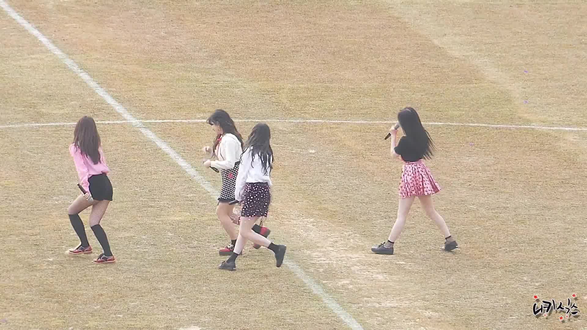 Red Velvet 170305 레드벨벳(Red Velvet) 뒷태 루키(Rookie) K리그 챌린지 안양FC 개막 축하공연 ...