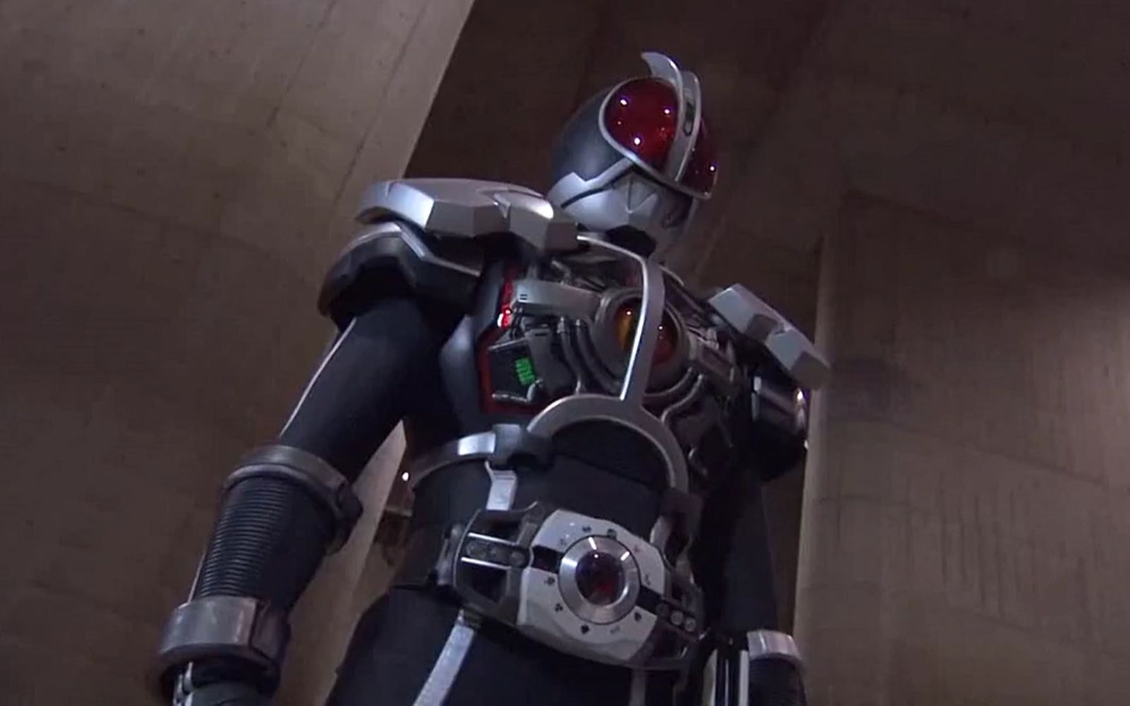 假面骑士decade变身faiz加速形态VS黄蜂clock up超高速战斗_哔哩哔哩_bilibili