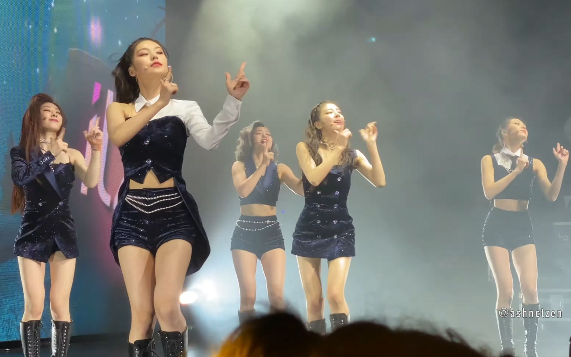 【ITZY】【4K】200124 “TT” + “Hard Carry” @ Premiere Showcase Tour “ITZY ...