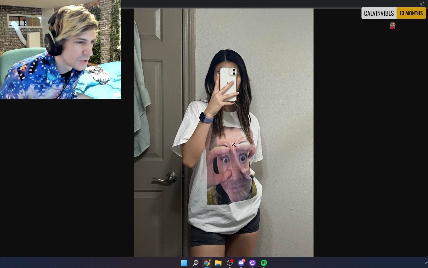 xQc看女粉丝穿他的周边_哔哩哔哩_bilibili