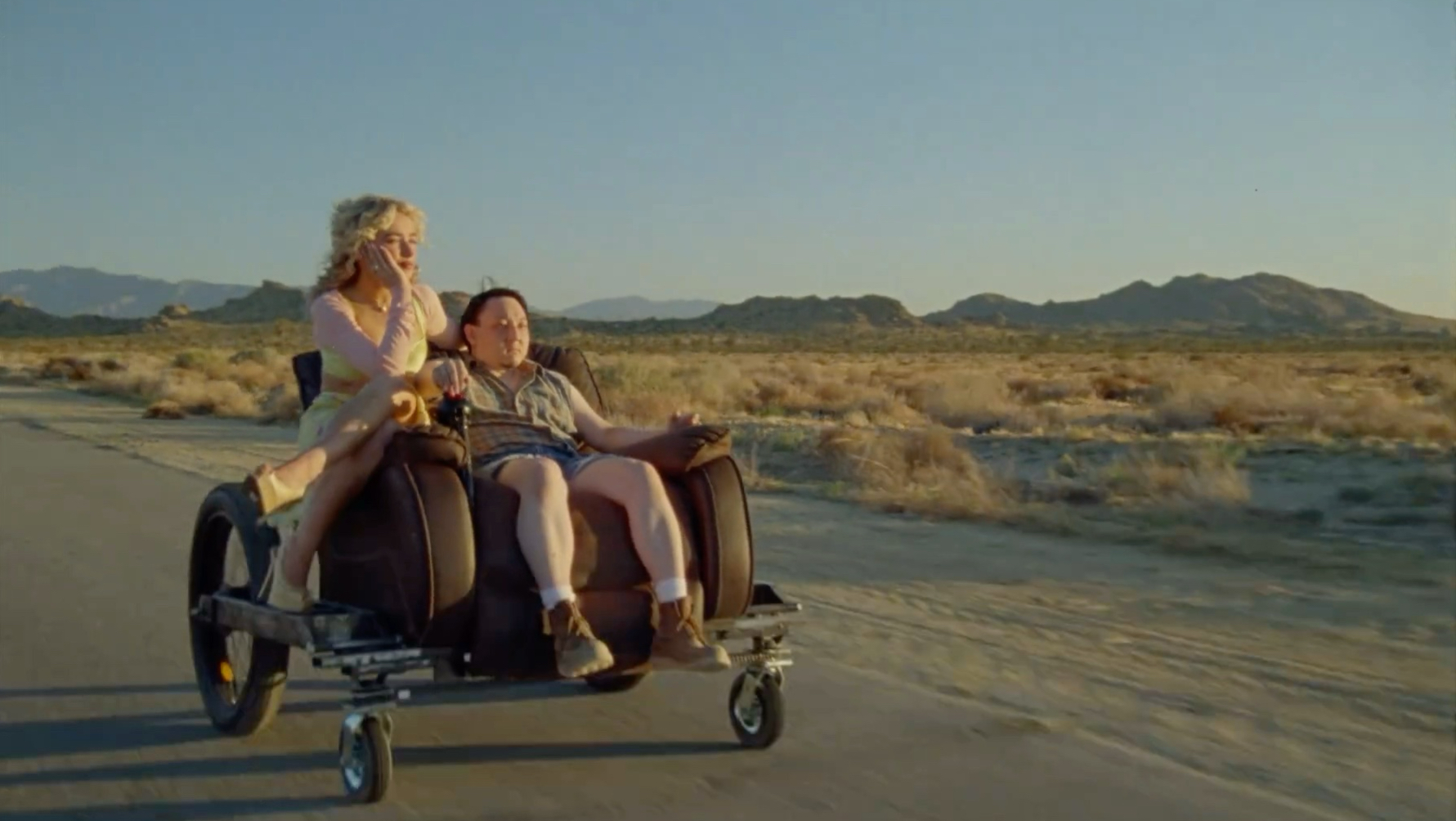 【Sabrina Carpenter】[中英4k]匠妹Manchild官方MV首播-bilibili(B站)无水印视频解析——6li6在线工具箱