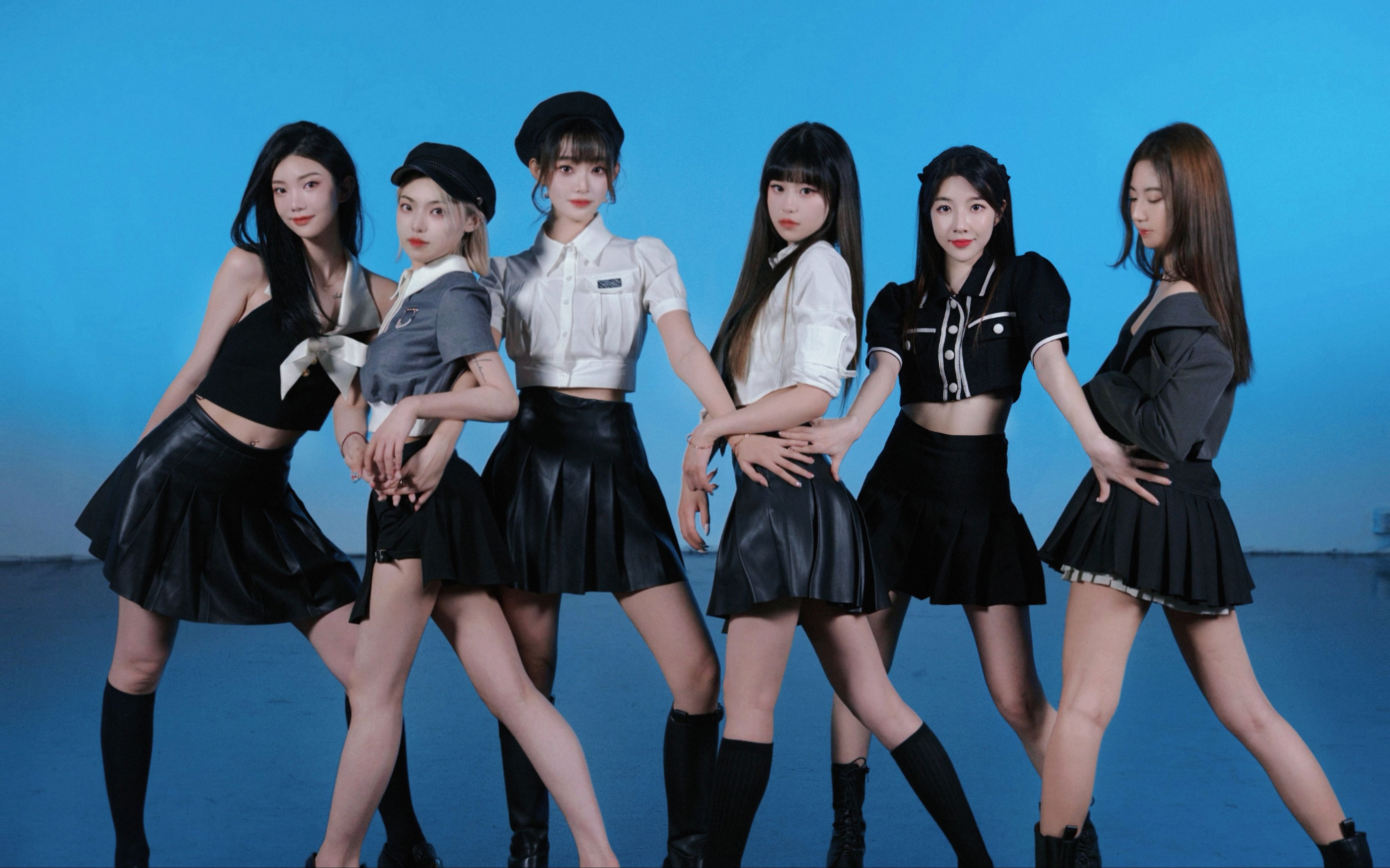 为什么LE SSERAFIM《Blue Flame》没有比较火的翻跳？/DE舞社_哔哩哔哩_bilibili