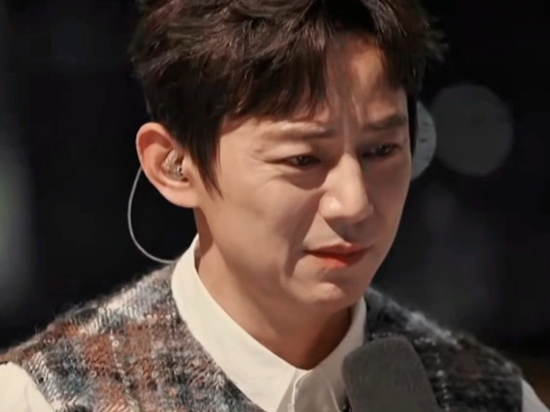 “那把伞结束了我生命中那一刻的潮湿”-哈哈haahh-哈哈haahh-哔哩哔哩视频