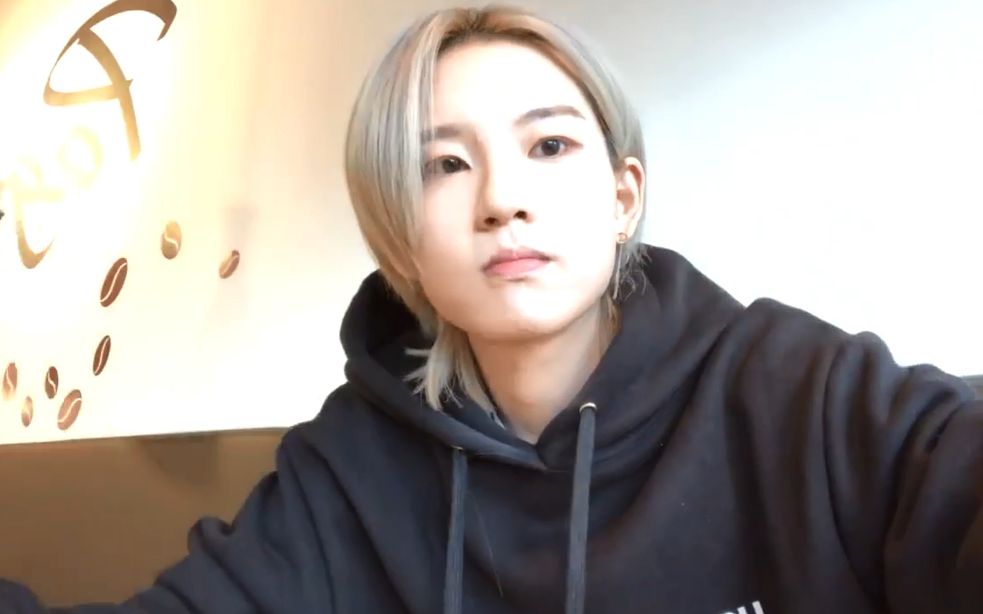 Fanxy Red_陆柯燃K_20191013VLIVE_周日下午和K一起的直播_哔哩哔哩 (゜-゜)つロ 干杯~-bilibili