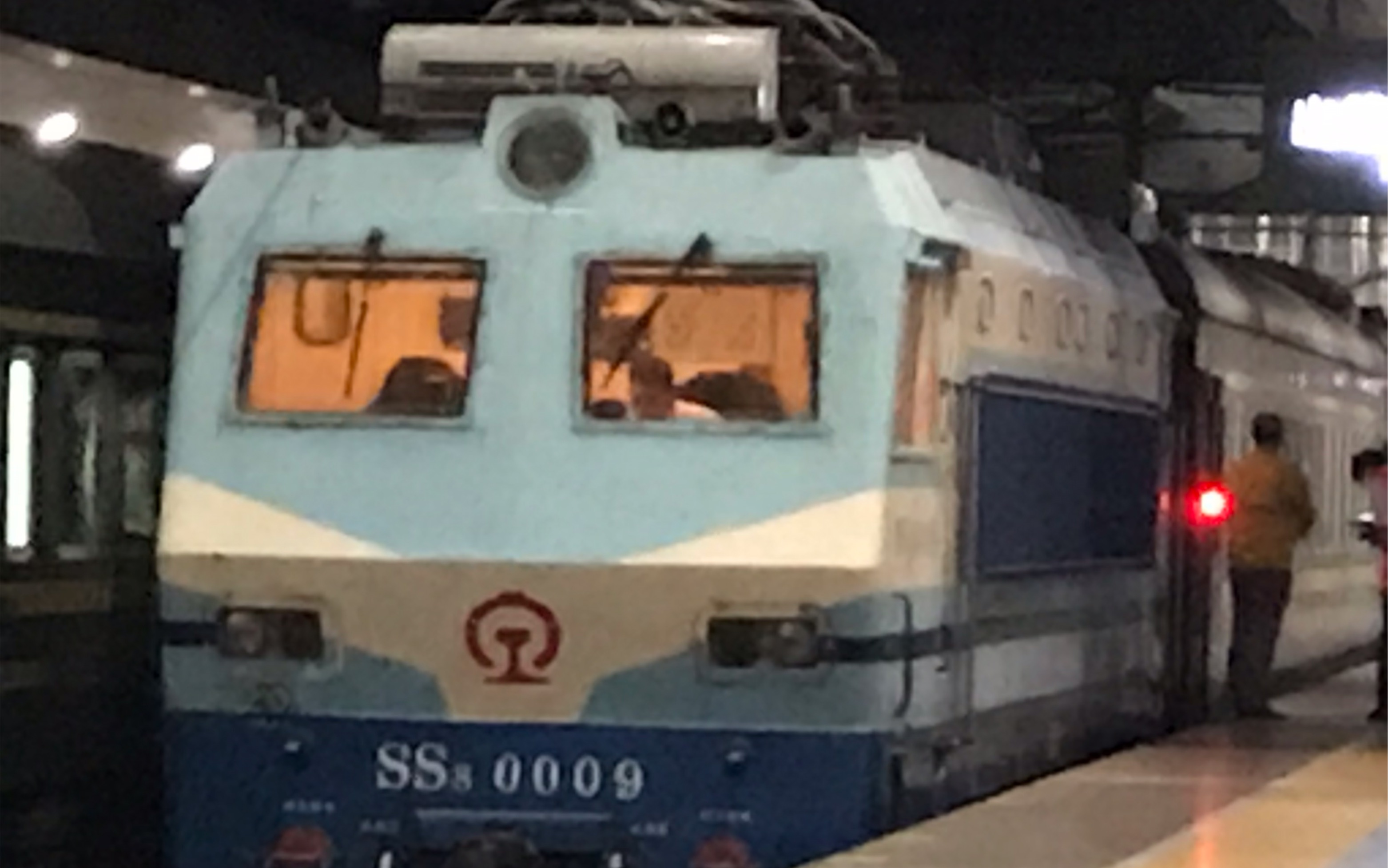 徐州站惊现封存的SS8 0009！！！_哔哩哔哩_bilibili