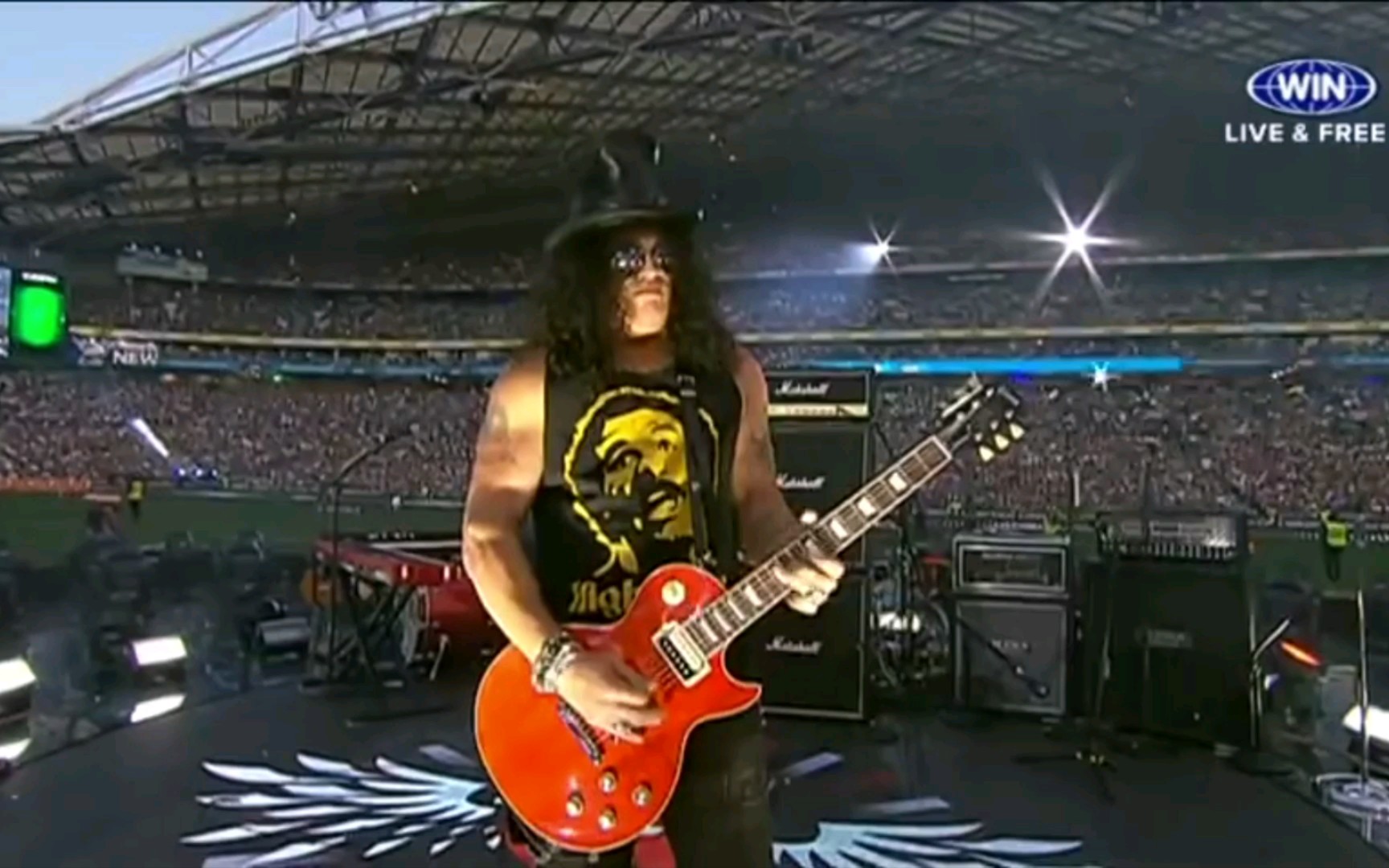 Slash在几十万人场馆内一人slay全场，Bent to fly solo！你绝对没有看过的slash高光时刻！_哔哩哔哩_bilibili