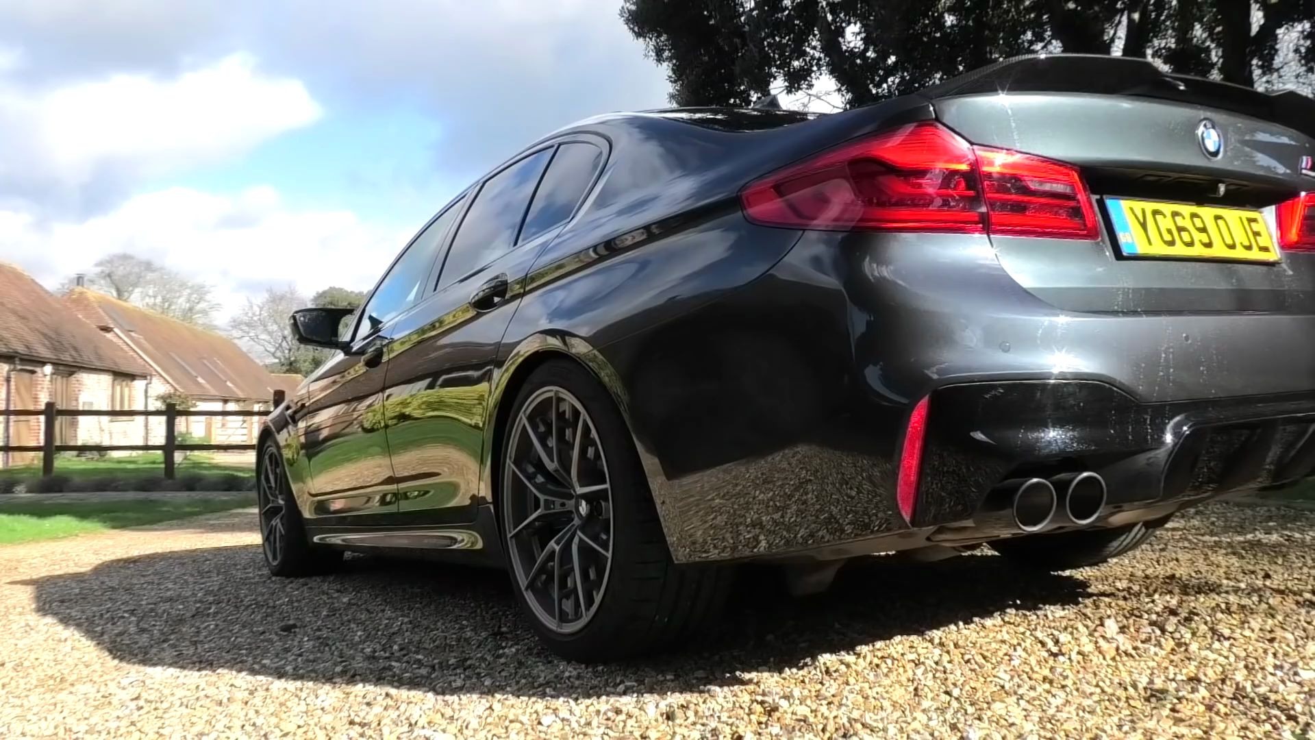 BMW M5 雷霆版 --动态评测_哔哩哔哩_bilibili