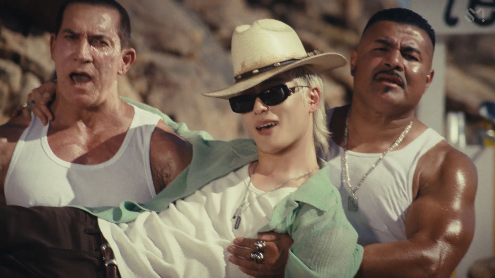 TXT 'Deja Vu' Official MV-凡兴e-默认收藏夹-哔哩哔哩视频