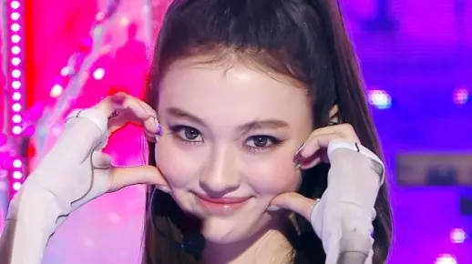 250503 MEOVV 'HANDS UP' 舞台+直拍_哔哩哔哩_bilibili