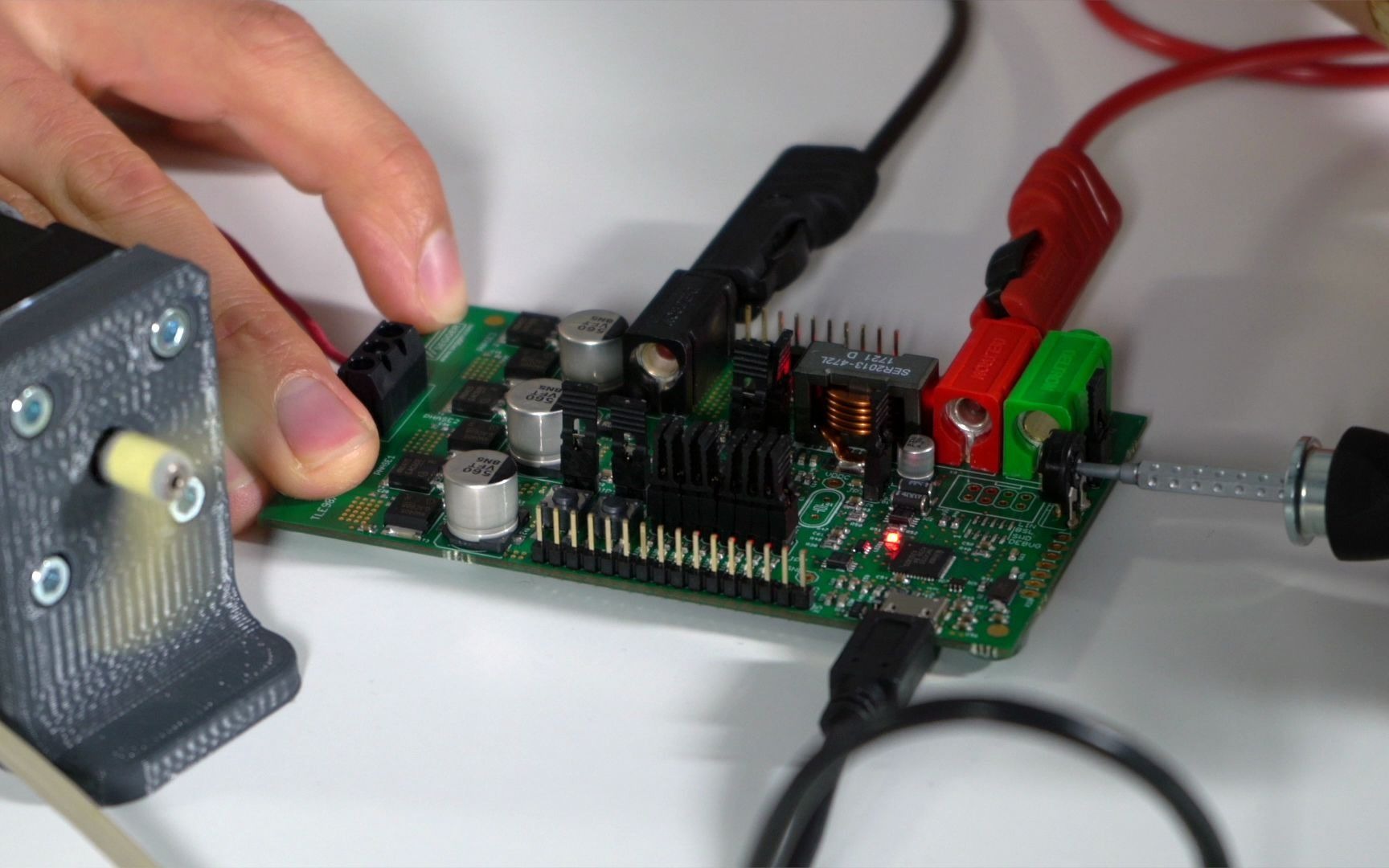 [infineon]使用TLE9879 Evalkit进行BLDC电机控制，使电机旋转 - 视频下载 Video Downloader