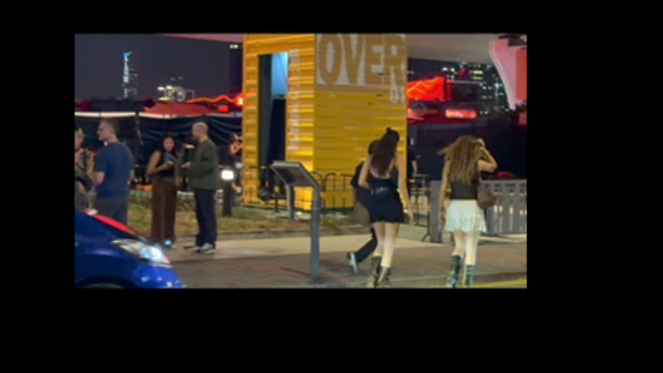 工作货仓附近海滨活动空间开Party bom bom声～ 不过 3点就清完场 香港速度 香港效率-高端拆解-高端拆解-哔哩哔哩视频