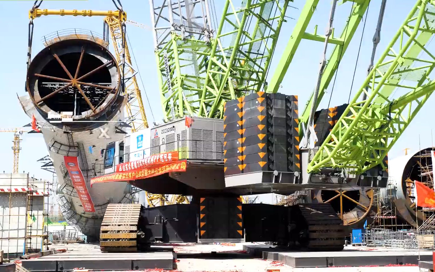 中联重科 Zoomlion ZCC32000 履带起重机PP塔吊装_哔哩哔哩_bilibili