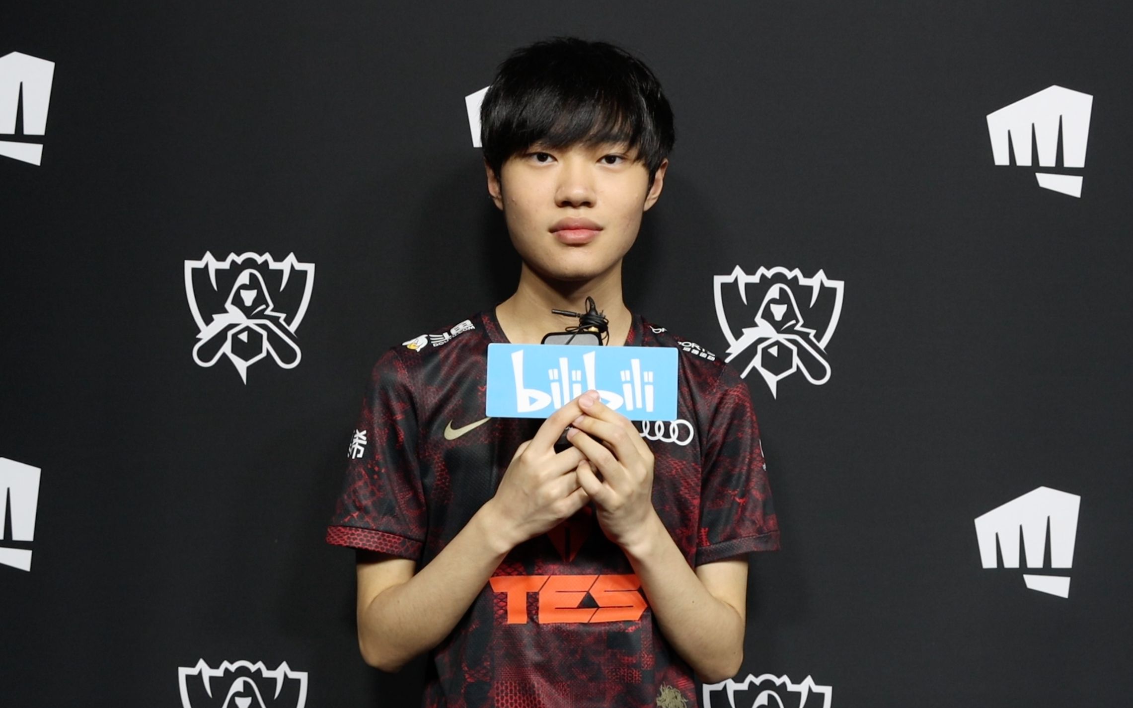 赛事菌专访Knight：就…喷不喷我都一样（熟肉）_哔哩哔哩_bilibili