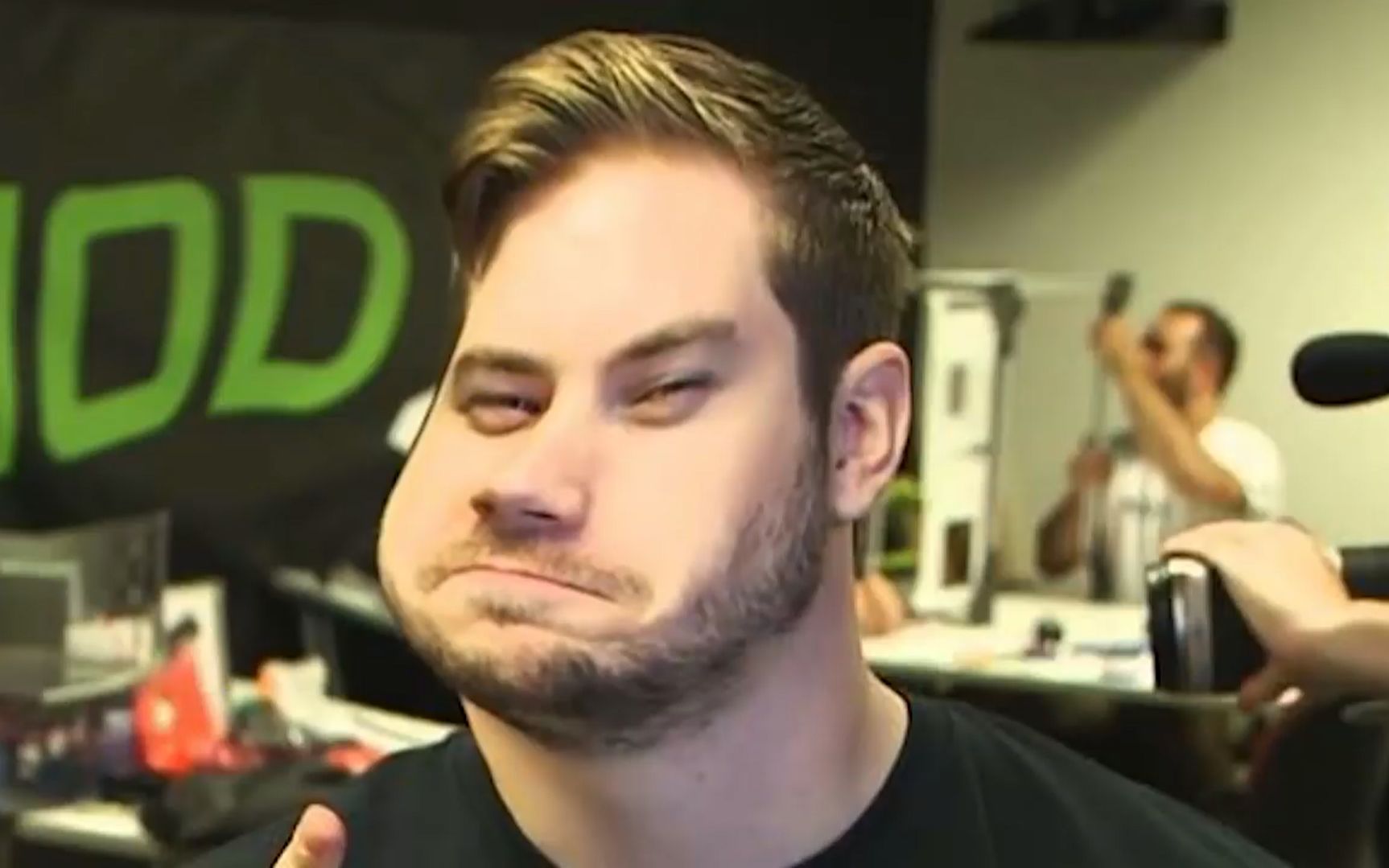 Linus Tech Tips - Drop it_哔哩哔哩_bilibili