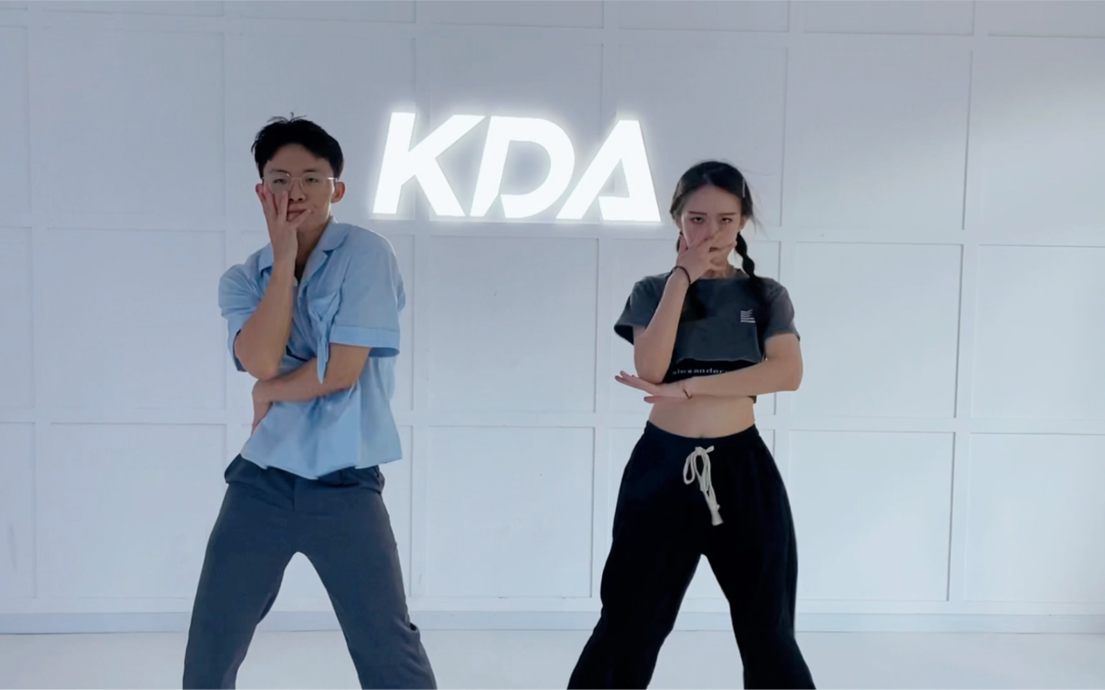 [Hip] 顶一波KDA 别问问就是学的smh版本的 feated: Yoona&smh cover:mamamoo hip嘿hip hip ...