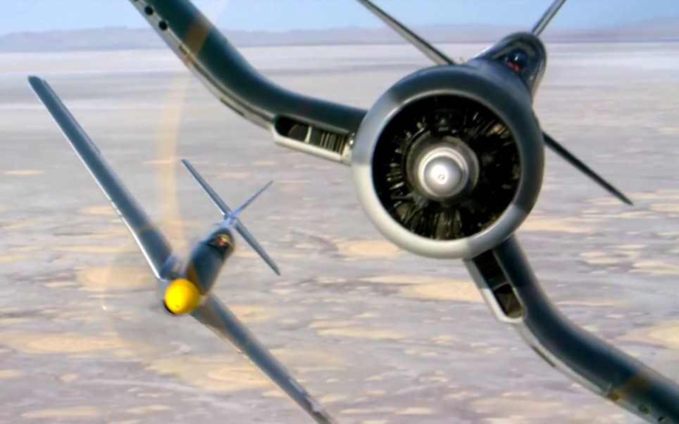 【二战】P-51野马&F4U-4海盗 飞行竞赛微电影（百年灵）_哔哩哔哩_bilibili