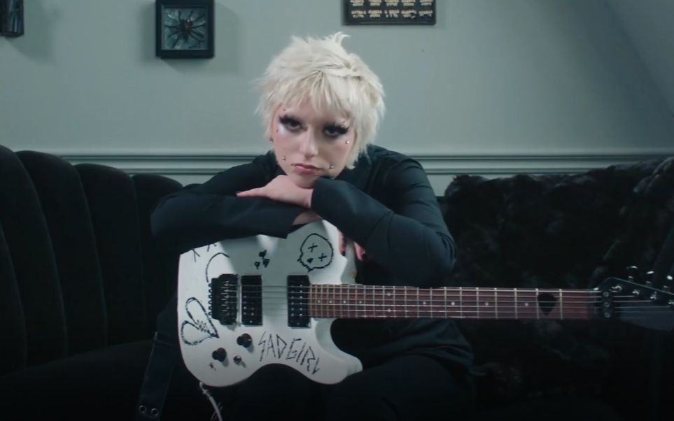 【MV英字】Machine Gun Kelly-emo girl feat. Willow 雀氏蟀哇_哔哩哔哩_bilibili