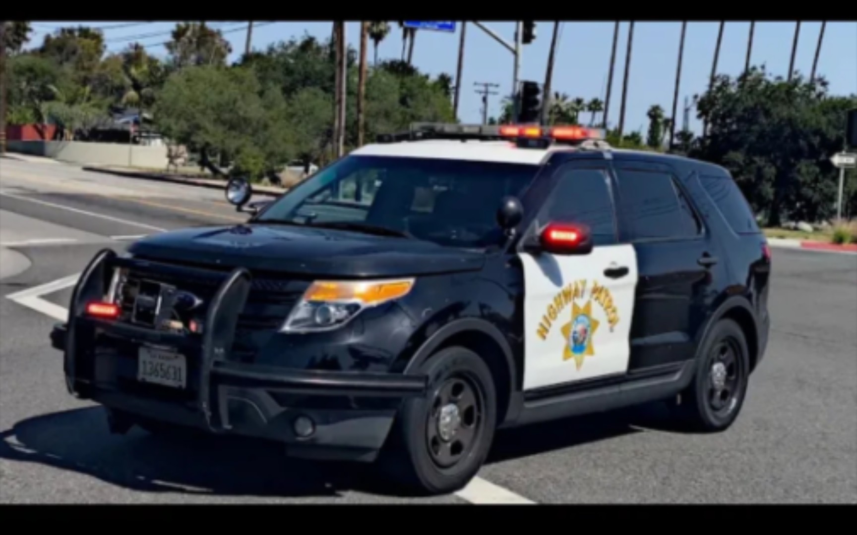 【CHP】加利福利亚州高速巡警探险者警车Code3出警_哔哩哔哩_bilibili