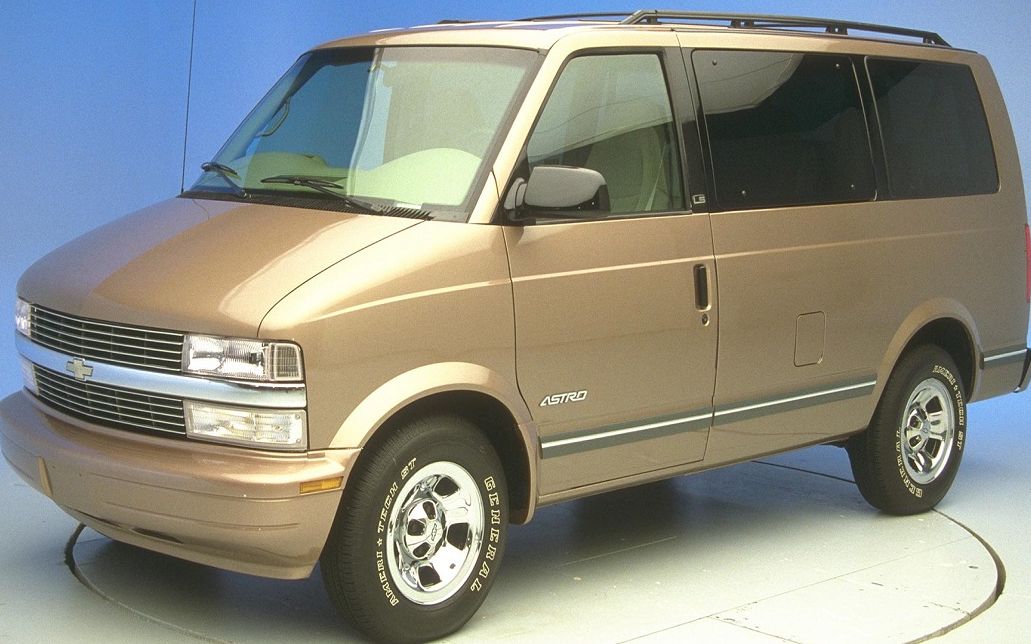 应B站友人-真是日了狗le-上传 1996款 雪佛兰 Astro 正面中等重叠测试 iihs早期测试_哔哩哔哩_bilibili