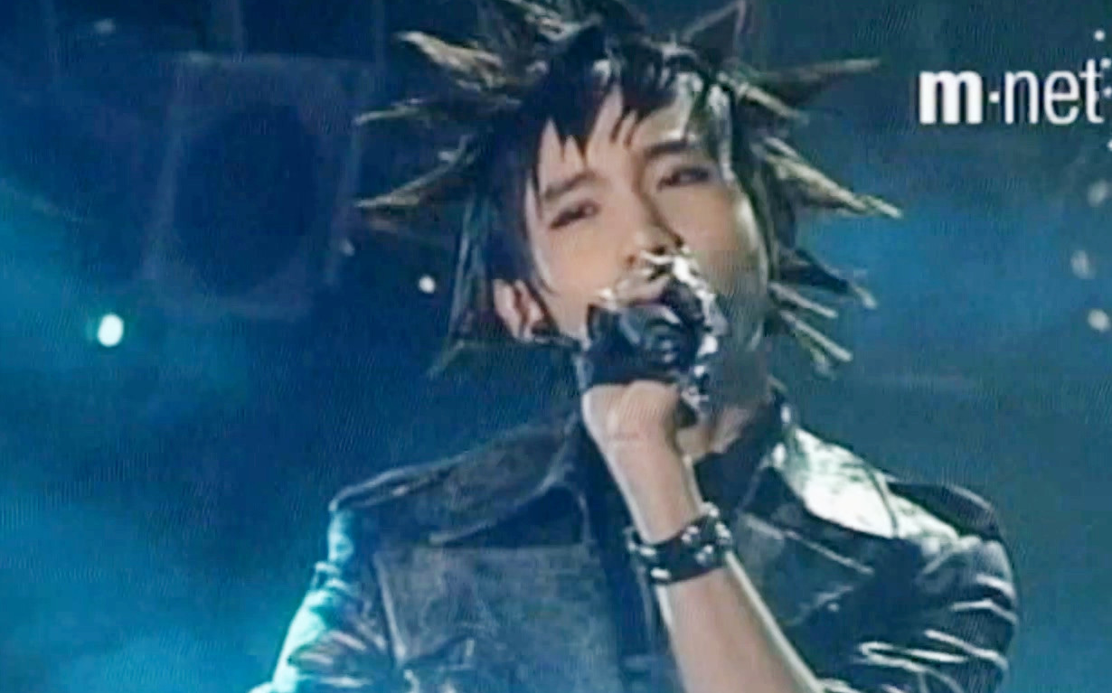 【超清】东方神起(TVXQ) - Magic Castle.The way U are.Tri Angle.超级演唱会.20041217_哔哩 ...