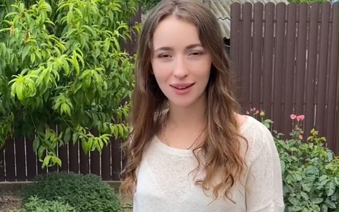 美女小姐姐Ellena讲笑话~ 原本不怎么好笑的段子，配上她独特的口音，都变得好笑了！-YouTube精彩视频--YouTube精彩视频--哔 ...