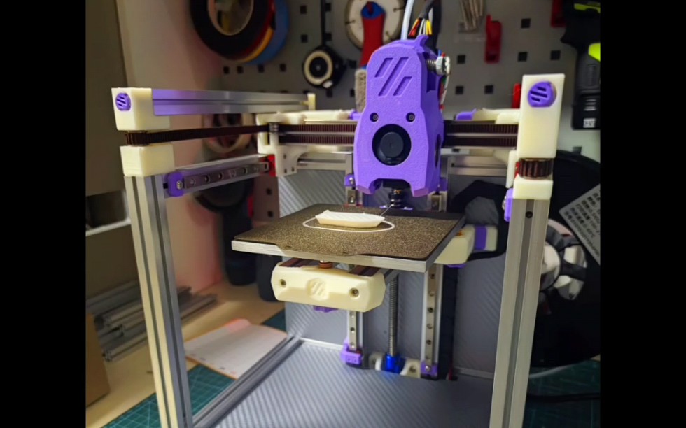 升级voron 0.2新外观，3D打印机圈的最佳组合：拓竹+voron —— 既能玩打印，又能被打印机玩